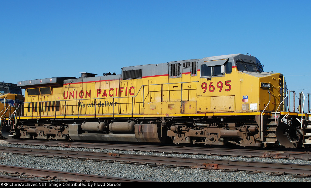 UP 9695 in storage